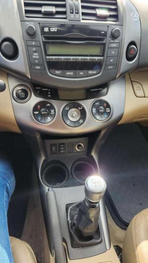 Melns Toyota RAV4 2010 Tauragė, ar dzinēja tilpumu 2.23 L un nobraukumu 210 tūkst. km par 3800 €, foto 17 vietnē AUTOMOTO.COM.LV