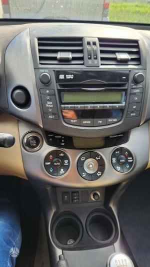 Melns Toyota RAV4 2010 Tauragė, ar dzinēja tilpumu 2.23 L un nobraukumu 210 tūkst. km par 3800 €, foto 18 vietnē AUTOMOTO.COM.LV