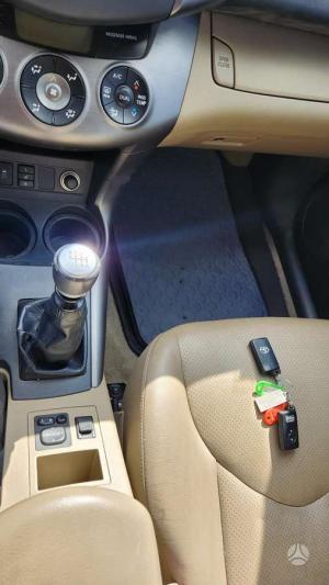 Melns Toyota RAV4 2010 Tauragė, ar dzinēja tilpumu 2.23 L un nobraukumu 210 tūkst. km par 3800 €, foto 20 vietnē AUTOMOTO.COM.LV