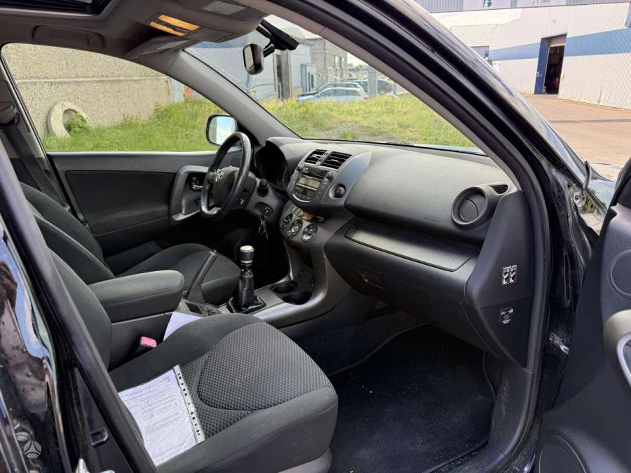 Черный Тойота РАВ 4 2010 в Таураге, объемом двигателя 2.23 л и пробегом 294 тыс. км за 4500 €, фото 19 на AUTOMOTO.COM.LV