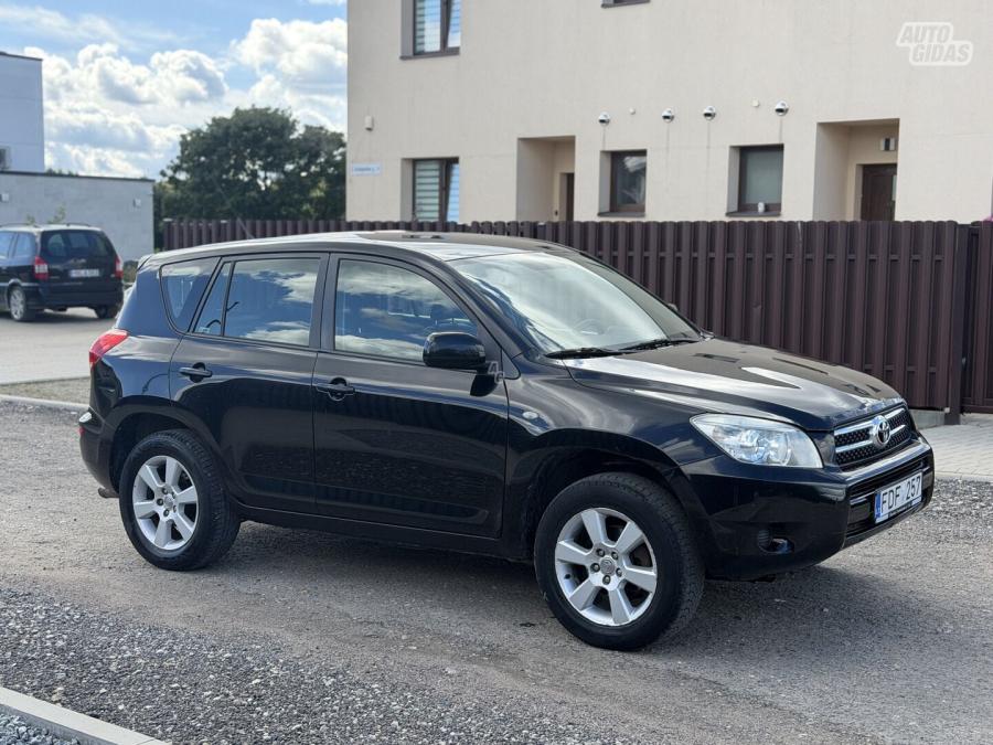Melns Toyota RAV4 2010 Viļņa, ar dzinēja tilpumu 2.20 L un nobraukumu 333 tūkst. km par 3250 €, foto 3 vietnē AUTOMOTO.COM.LV