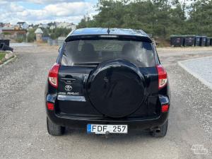 Melns Toyota RAV4 2010 Viļņa, ar dzinēja tilpumu 2.20 L un nobraukumu 333 tūkst. km par 3250 €, foto 5 vietnē AUTOMOTO.COM.LV