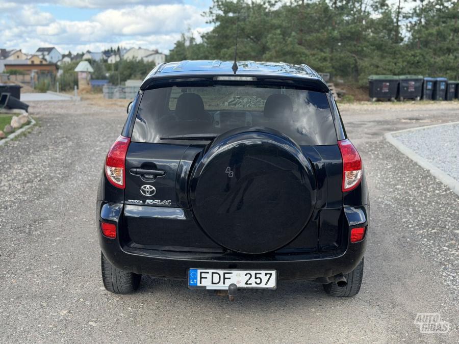 Melns Toyota RAV4 2010 Viļņa, ar dzinēja tilpumu 2.20 L un nobraukumu 333 tūkst. km par 3250 €, foto 5 vietnē AUTOMOTO.COM.LV