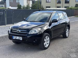 Melns Toyota RAV4 2010 Viļņa, ar dzinēja tilpumu 2.20 L un nobraukumu 333 tūkst. km par 3250 €, foto 8 vietnē AUTOMOTO.COM.LV