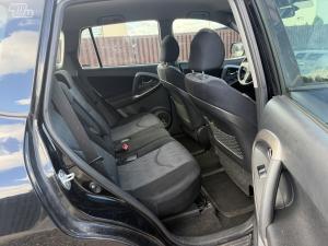 Melns Toyota RAV4 2010 Viļņa, ar dzinēja tilpumu 2.20 L un nobraukumu 333 tūkst. km par 3250 €, foto 11 vietnē AUTOMOTO.COM.LV