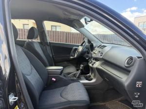 Melns Toyota RAV4 2010 Viļņa, ar dzinēja tilpumu 2.20 L un nobraukumu 333 tūkst. km par 3250 €, foto 12 vietnē AUTOMOTO.COM.LV
