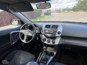 Melns Toyota RAV4 2010 Viļņa, ar dzinēja tilpumu 2.20 L un nobraukumu 333 tūkst. km par 3250 €, foto 13 vietnē AUTOMOTO.COM.LV