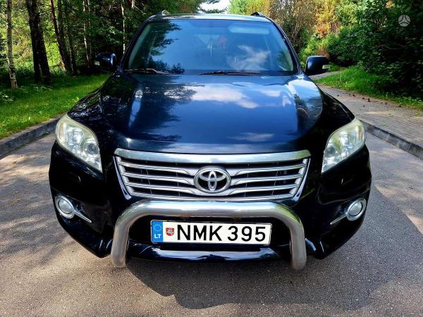 Toyota RAV4 2010 in Kelme on AUTOMOTO.COM.LV Black Toyota RAV4 2010 in Kelme, with an engine capacity of 2.20 L and mileage of 300 thousand km for 5950 €, photo 6 on AUTOMOTO.COM.LV
