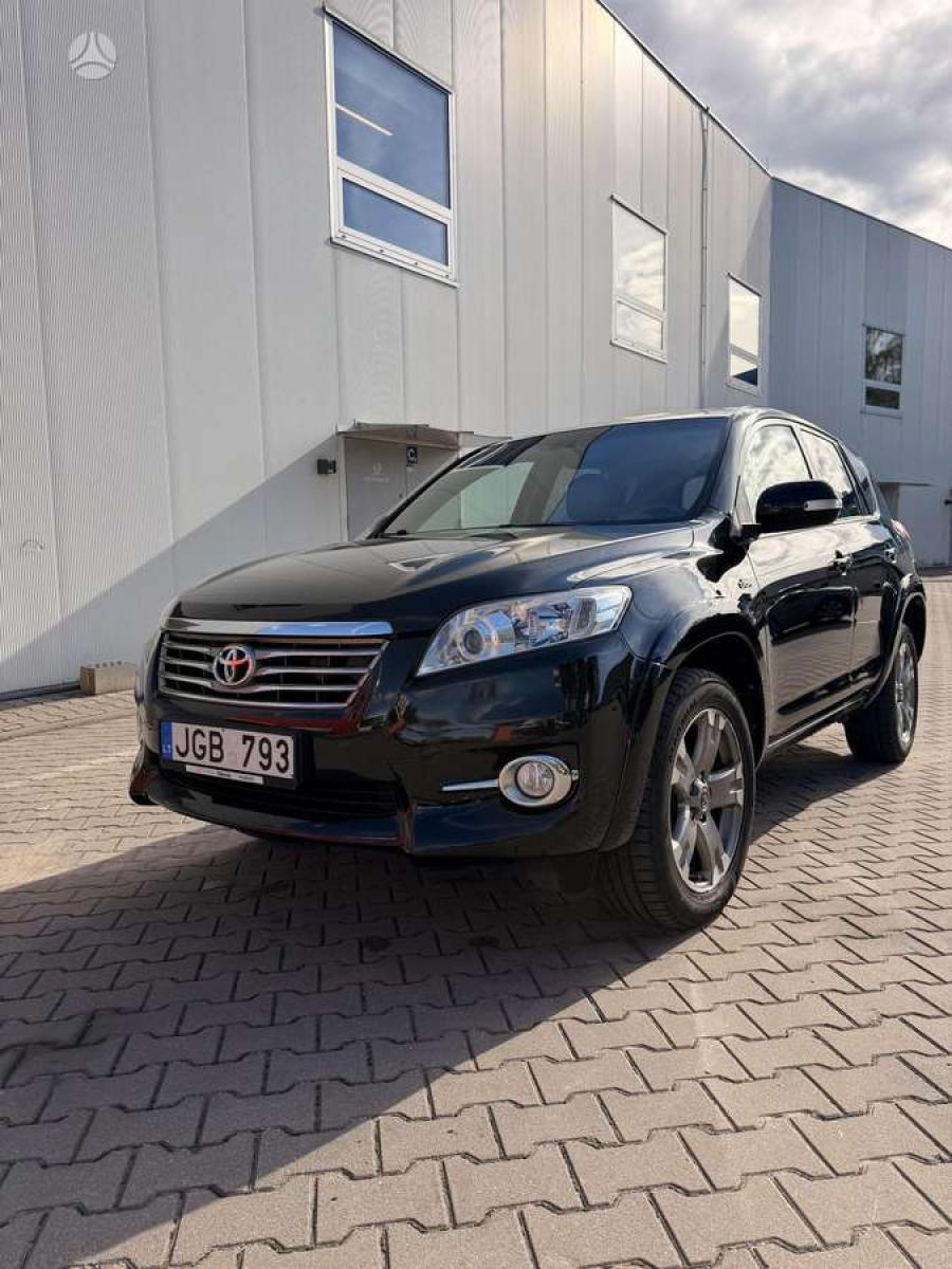 Black Toyota RAV4 2010 in Vilnius, with an engine capacity of 2.23 L and mileage of 310 thousand km for 5500 €, photo 1 on AUTOMOTO.COM.LV