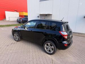 Black Toyota RAV4 2010 in Vilnius, with an engine capacity of 2.23 L and mileage of 310 thousand km for 5500 €, photo 6 on AUTOMOTO.COM.LV