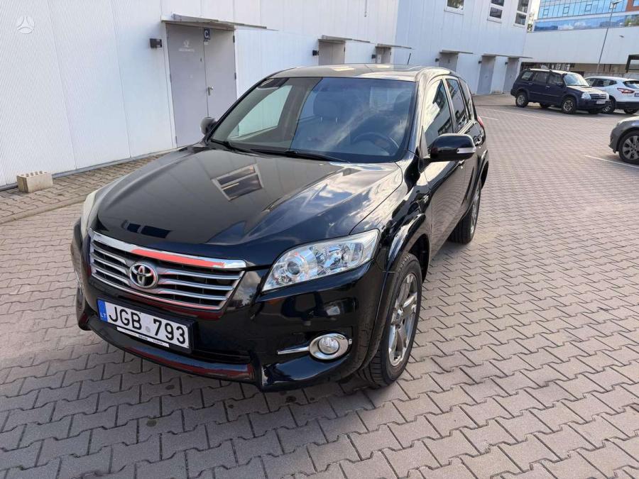 Black Toyota RAV4 2010 in Vilnius, with an engine capacity of 2.23 L and mileage of 310 thousand km for 5500 €, photo 11 on AUTOMOTO.COM.LV