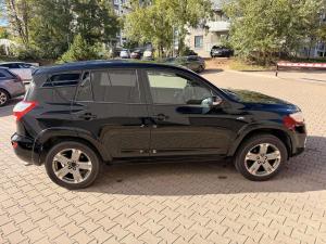Black Toyota RAV4 2010 in Vilnius, with an engine capacity of 2.23 L and mileage of 310 thousand km for 5500 €, photo 12 on AUTOMOTO.COM.LV