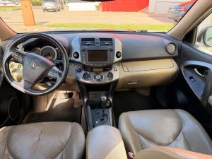 Black Toyota RAV4 2010 in Vilnius, with an engine capacity of 2.23 L and mileage of 310 thousand km for 5500 €, photo 19 on AUTOMOTO.COM.LV