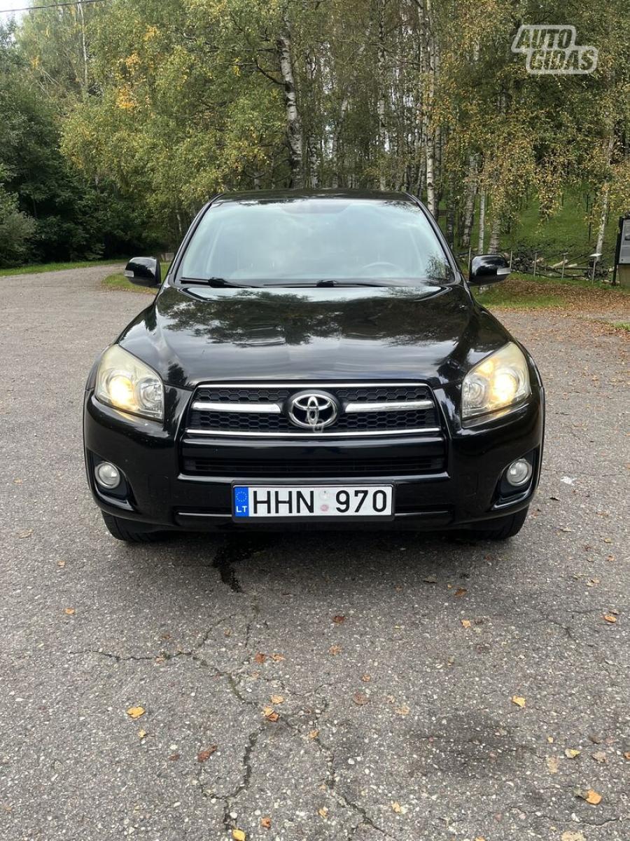 Melns Toyota RAV4 2010 Plungė, ar dzinēja tilpumu 2.20 L un nobraukumu 268 tūkst. km par 6300 €, foto 1 vietnē AUTOMOTO.COM.LV