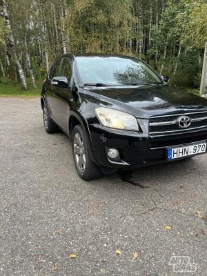 Melns Toyota RAV4 2010 Plungė, ar dzinēja tilpumu 2.20 L un nobraukumu 268 tūkst. km par 6300 €, foto 3 vietnē AUTOMOTO.COM.LV