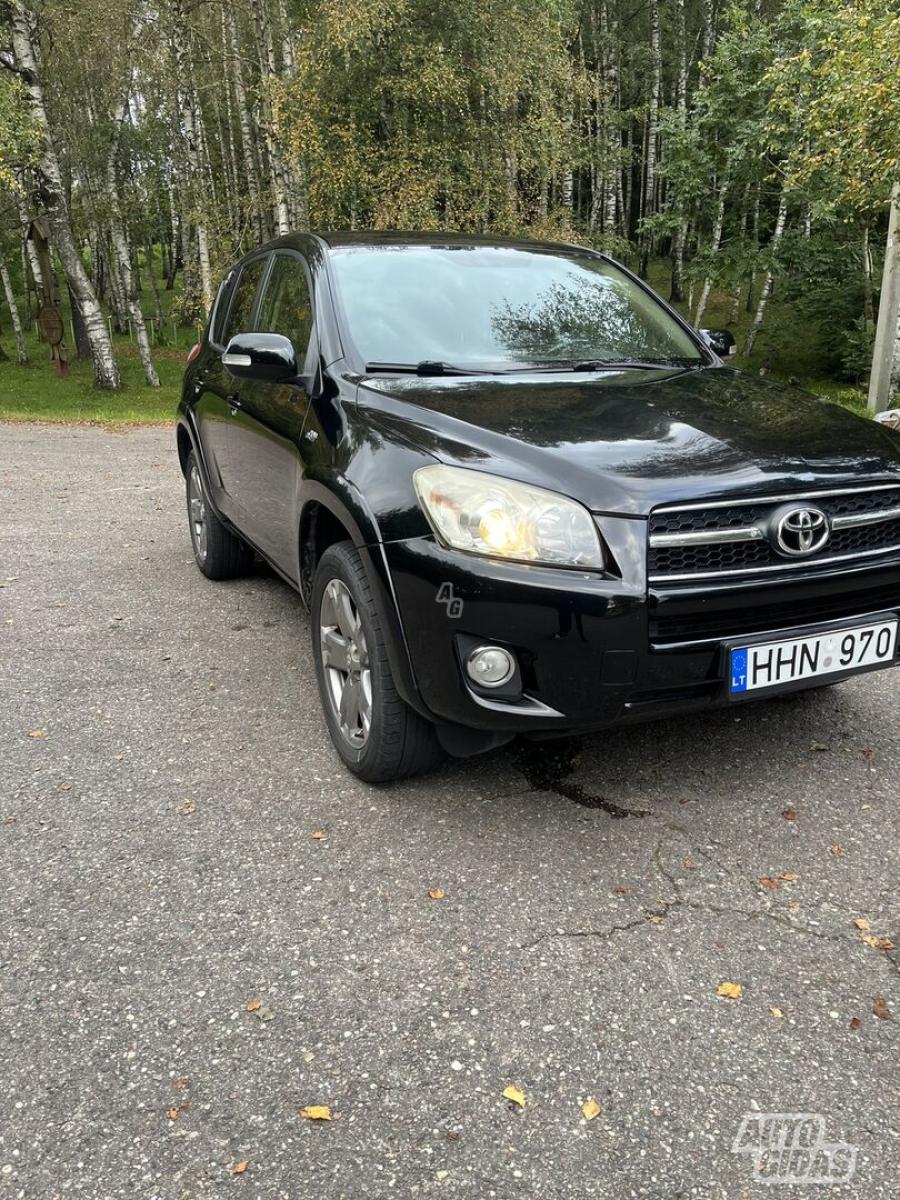 Melns Toyota RAV4 2010 Plungė, ar dzinēja tilpumu 2.20 L un nobraukumu 268 tūkst. km par 6300 €, foto 3 vietnē AUTOMOTO.COM.LV