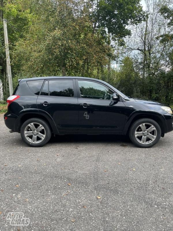 Melns Toyota RAV4 2010 Plungė, ar dzinēja tilpumu 2.20 L un nobraukumu 268 tūkst. km par 6300 €, foto 4 vietnē AUTOMOTO.COM.LV