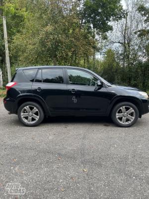 Melns Toyota RAV4 2010 Plungė, ar dzinēja tilpumu 2.20 L un nobraukumu 268 tūkst. km par 6300 €, foto 4 vietnē AUTOMOTO.COM.LV