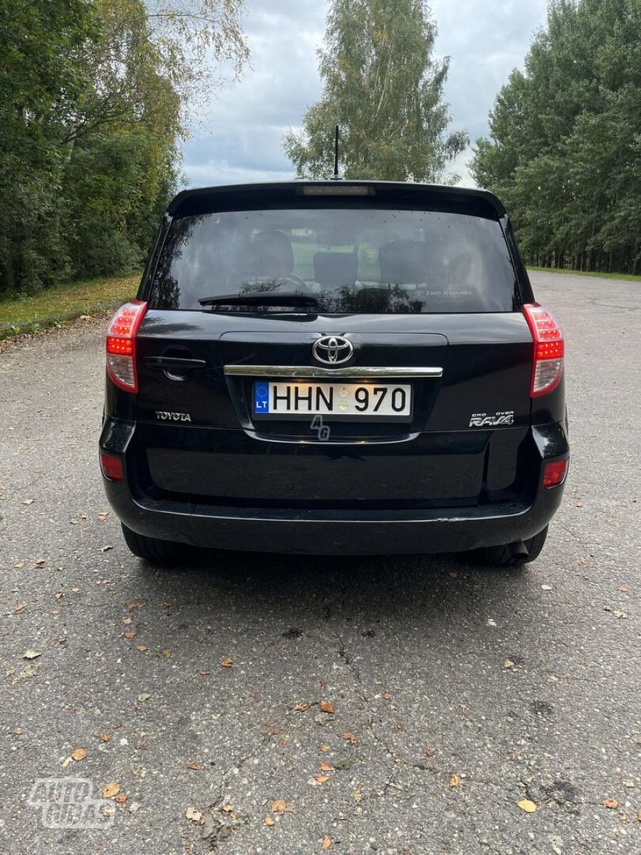 Melns Toyota RAV4 2010 Plungė, ar dzinēja tilpumu 2.20 L un nobraukumu 268 tūkst. km par 6300 €, foto 6 vietnē AUTOMOTO.COM.LV