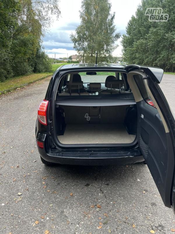 Melns Toyota RAV4 2010 Plungė, ar dzinēja tilpumu 2.20 L un nobraukumu 268 tūkst. km par 6300 €, foto 7 vietnē AUTOMOTO.COM.LV