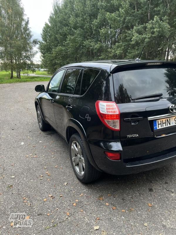 Melns Toyota RAV4 2010 Plungė, ar dzinēja tilpumu 2.20 L un nobraukumu 268 tūkst. km par 6300 €, foto 8 vietnē AUTOMOTO.COM.LV