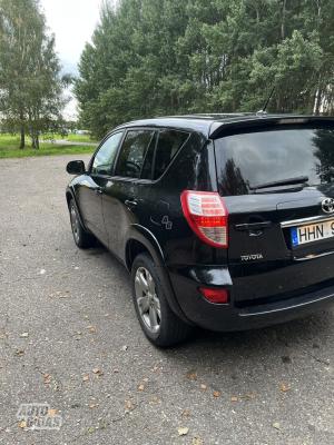 Melns Toyota RAV4 2010 Plungė, ar dzinēja tilpumu 2.20 L un nobraukumu 268 tūkst. km par 6300 €, foto 8 vietnē AUTOMOTO.COM.LV