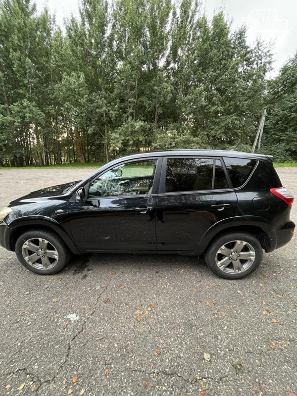Melns Toyota RAV4 2010 Plungė, ar dzinēja tilpumu 2.20 L un nobraukumu 268 tūkst. km par 6300 €, foto 9 vietnē AUTOMOTO.COM.LV