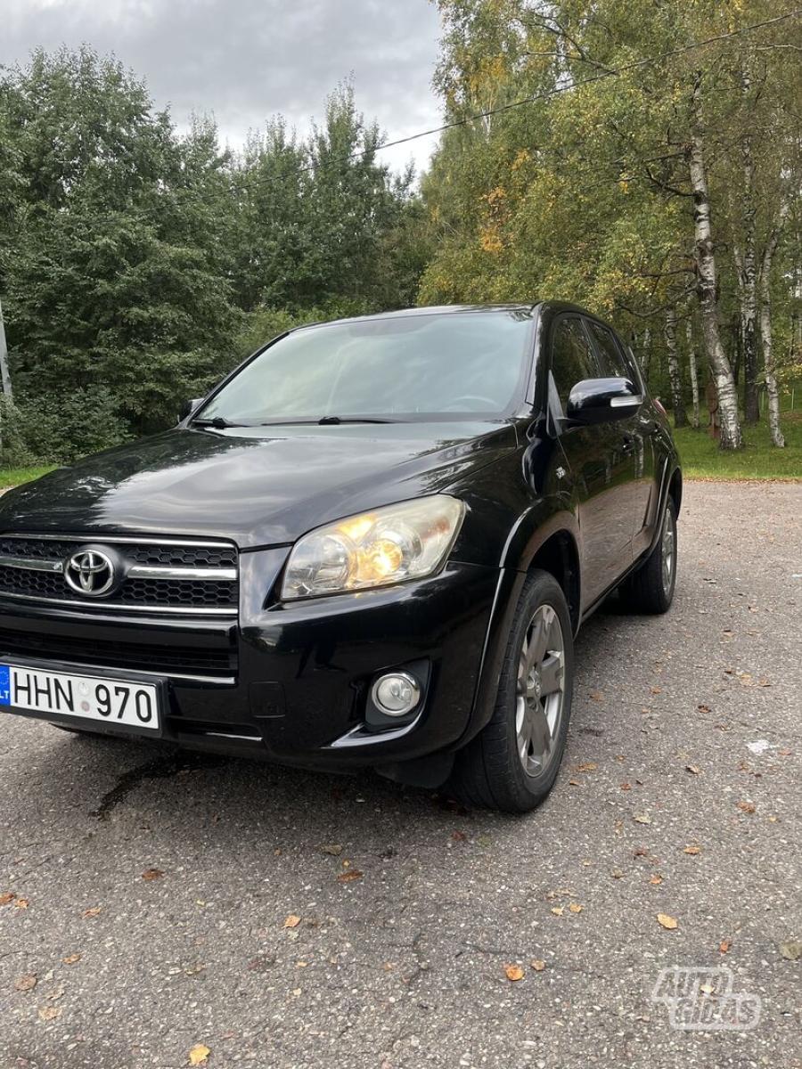 Melns Toyota RAV4 2010 Plungė, ar dzinēja tilpumu 2.20 L un nobraukumu 268 tūkst. km par 6300 €, foto 10 vietnē AUTOMOTO.COM.LV