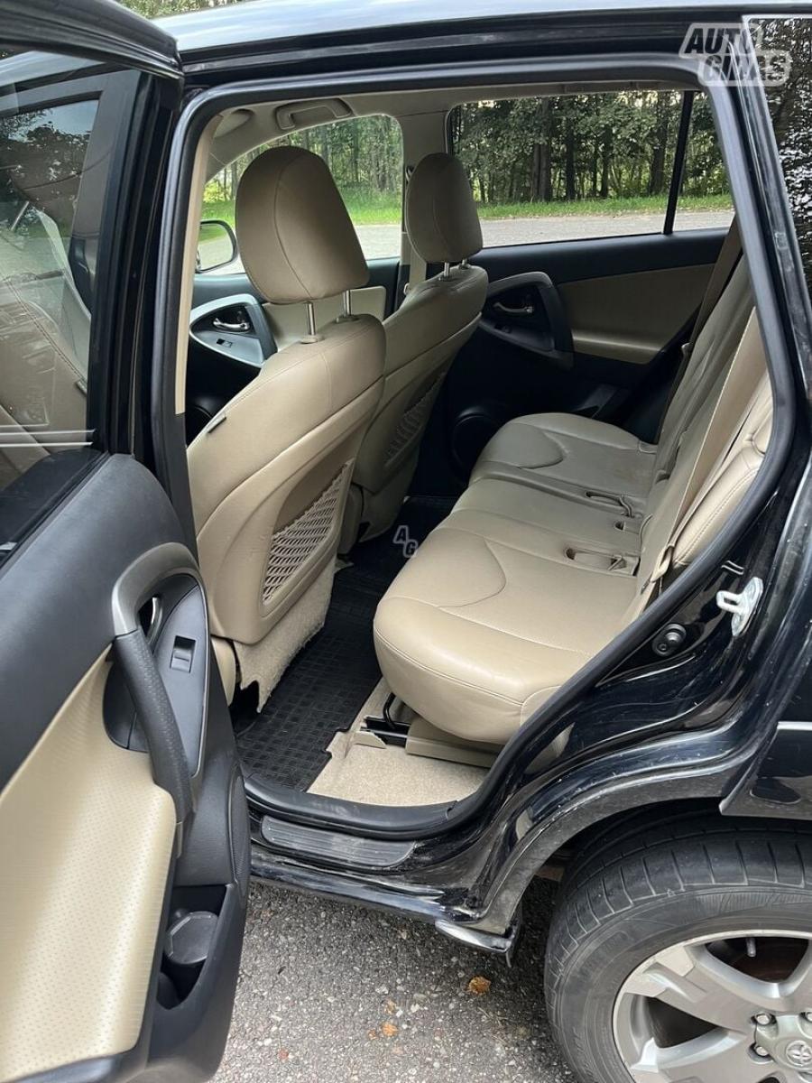 Melns Toyota RAV4 2010 Plungė, ar dzinēja tilpumu 2.20 L un nobraukumu 268 tūkst. km par 6300 €, foto 11 vietnē AUTOMOTO.COM.LV