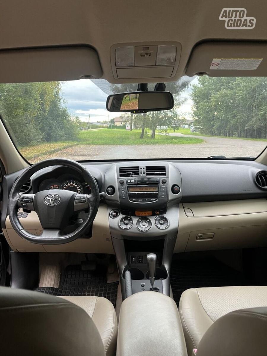 Melns Toyota RAV4 2010 Plungė, ar dzinēja tilpumu 2.20 L un nobraukumu 268 tūkst. km par 6300 €, foto 12 vietnē AUTOMOTO.COM.LV