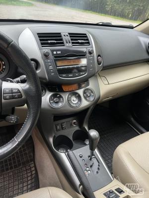 Melns Toyota RAV4 2010 Plungė, ar dzinēja tilpumu 2.20 L un nobraukumu 268 tūkst. km par 6300 €, foto 13 vietnē AUTOMOTO.COM.LV