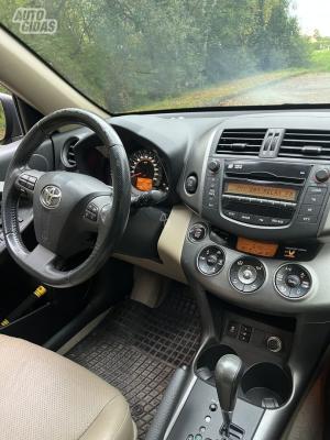 Melns Toyota RAV4 2010 Plungė, ar dzinēja tilpumu 2.20 L un nobraukumu 268 tūkst. km par 6300 €, foto 14 vietnē AUTOMOTO.COM.LV