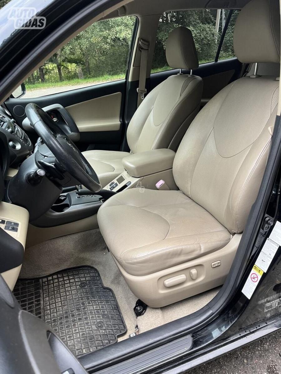 Melns Toyota RAV4 2010 Plungė, ar dzinēja tilpumu 2.20 L un nobraukumu 268 tūkst. km par 6300 €, foto 15 vietnē AUTOMOTO.COM.LV