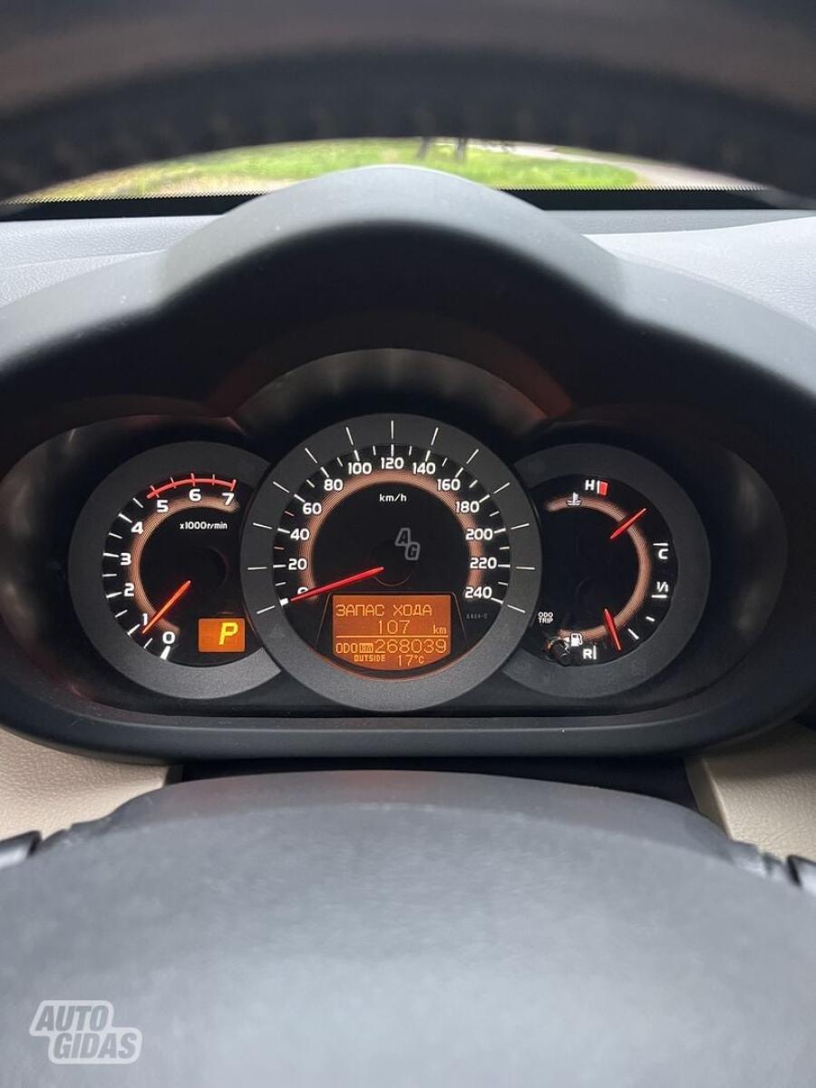Melns Toyota RAV4 2010 Plungė, ar dzinēja tilpumu 2.20 L un nobraukumu 268 tūkst. km par 6300 €, foto 16 vietnē AUTOMOTO.COM.LV