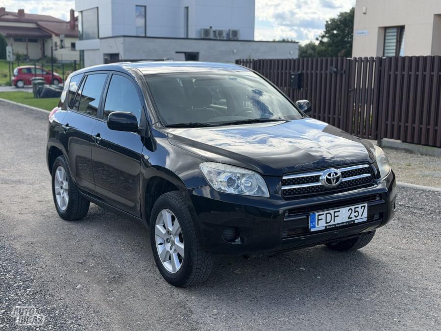 Melns Toyota RAV4 2010 Viļņa, ar dzinēja tilpumu 2.20 L un nobraukumu 333 tūkst. km par 3250 €, foto 1 vietnē AUTOMOTO.COM.LV