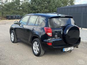 Melns Toyota RAV4 2010 Viļņa, ar dzinēja tilpumu 2.20 L un nobraukumu 333 tūkst. km par 3250 €, foto 6 vietnē AUTOMOTO.COM.LV