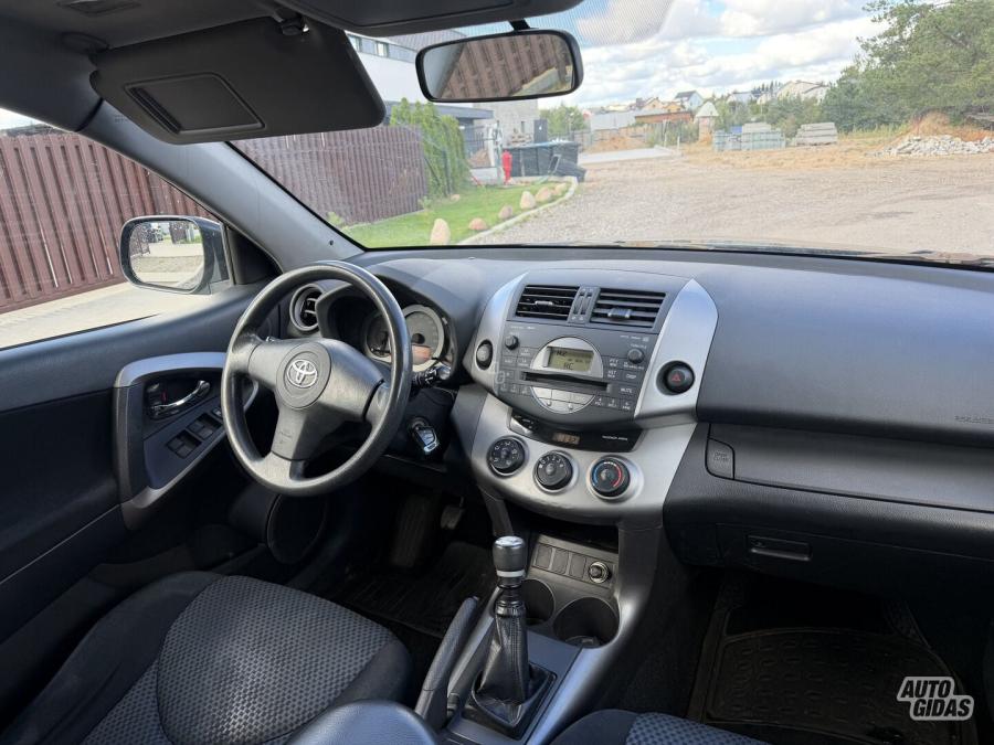 Melns Toyota RAV4 2010 Viļņa, ar dzinēja tilpumu 2.20 L un nobraukumu 333 tūkst. km par 3250 €, foto 11 vietnē AUTOMOTO.COM.LV