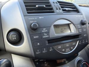 Melns Toyota RAV4 2010 Viļņa, ar dzinēja tilpumu 2.20 L un nobraukumu 333 tūkst. km par 3250 €, foto 13 vietnē AUTOMOTO.COM.LV