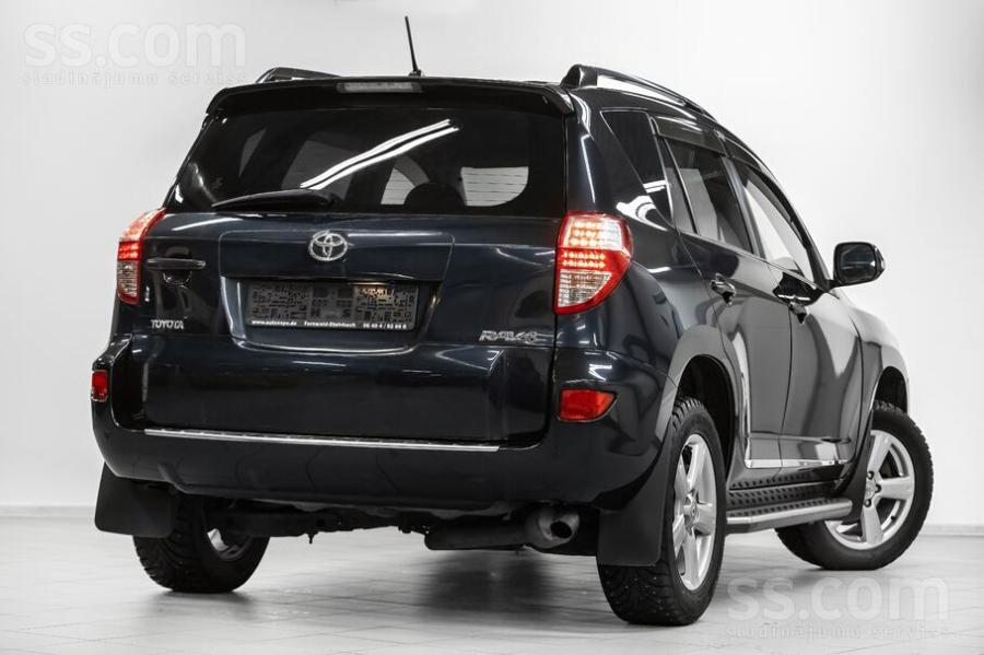 Black Toyota RAV4 2011 in Tukums, with an engine capacity of 2.20 L and mileage of 0 thousand km for 6990 €, photo 3 on AUTOMOTO.COM.LV