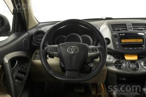 Black Toyota RAV4 2011 in Tukums, with an engine capacity of 2.20 L and mileage of 0 thousand km for 6990 €, photo 12 on AUTOMOTO.COM.LV