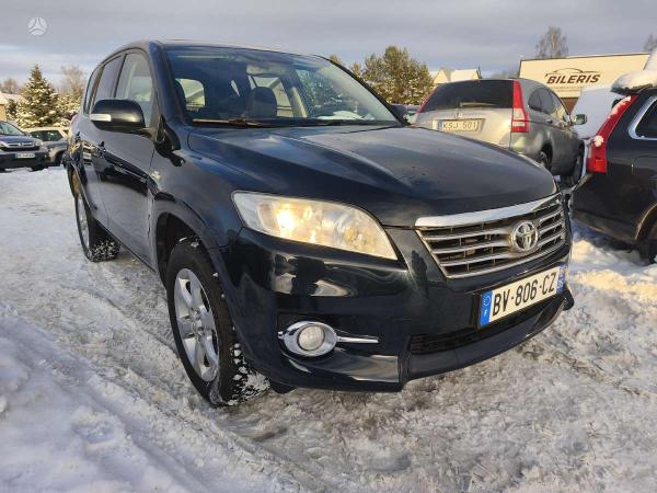 Black Toyota RAV4 2011 in Utena, with an engine capacity of 2.20 L and mileage of 253 thousand km for 7499 €, photo 2 on AUTOMOTO.COM.LV
