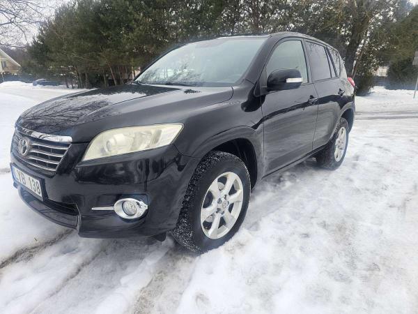 Black Toyota RAV4 2011 in Kaunas, with an engine capacity of 2.20 L and mileage of 285 thousand km for 6150 €, photo 1 on AUTOMOTO.COM.LV