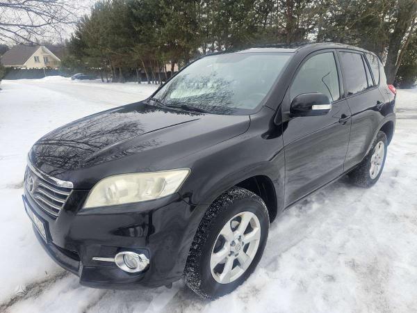 Black Toyota RAV4 2011 in Kaunas, with an engine capacity of 2.20 L and mileage of 285 thousand km for 6150 €, photo 2 on AUTOMOTO.COM.LV