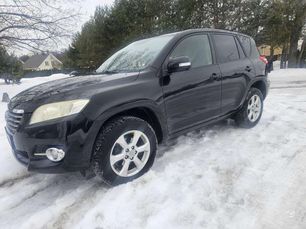 Black Toyota RAV4 2011 in Kaunas, with an engine capacity of 2.20 L and mileage of 285 thousand km for 6150 €, photo 3 on AUTOMOTO.COM.LV