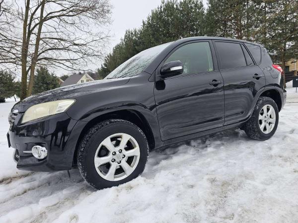 Black Toyota RAV4 2011 in Kaunas, with an engine capacity of 2.20 L and mileage of 285 thousand km for 6150 €, photo 4 on AUTOMOTO.COM.LV