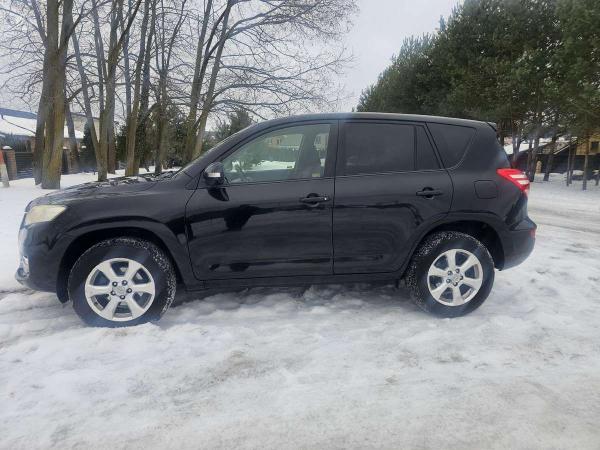Black Toyota RAV4 2011 in Kaunas, with an engine capacity of 2.20 L and mileage of 285 thousand km for 6150 €, photo 5 on AUTOMOTO.COM.LV