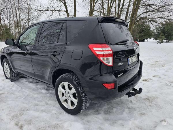 Black Toyota RAV4 2011 in Kaunas, with an engine capacity of 2.20 L and mileage of 285 thousand km for 6150 €, photo 7 on AUTOMOTO.COM.LV