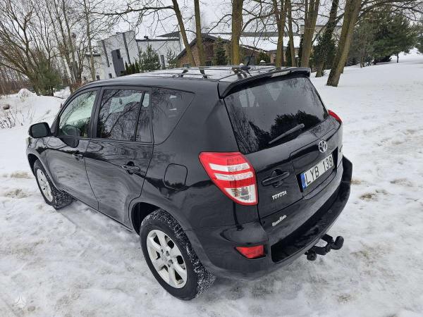 Black Toyota RAV4 2011 in Kaunas, with an engine capacity of 2.20 L and mileage of 285 thousand km for 6150 €, photo 8 on AUTOMOTO.COM.LV
