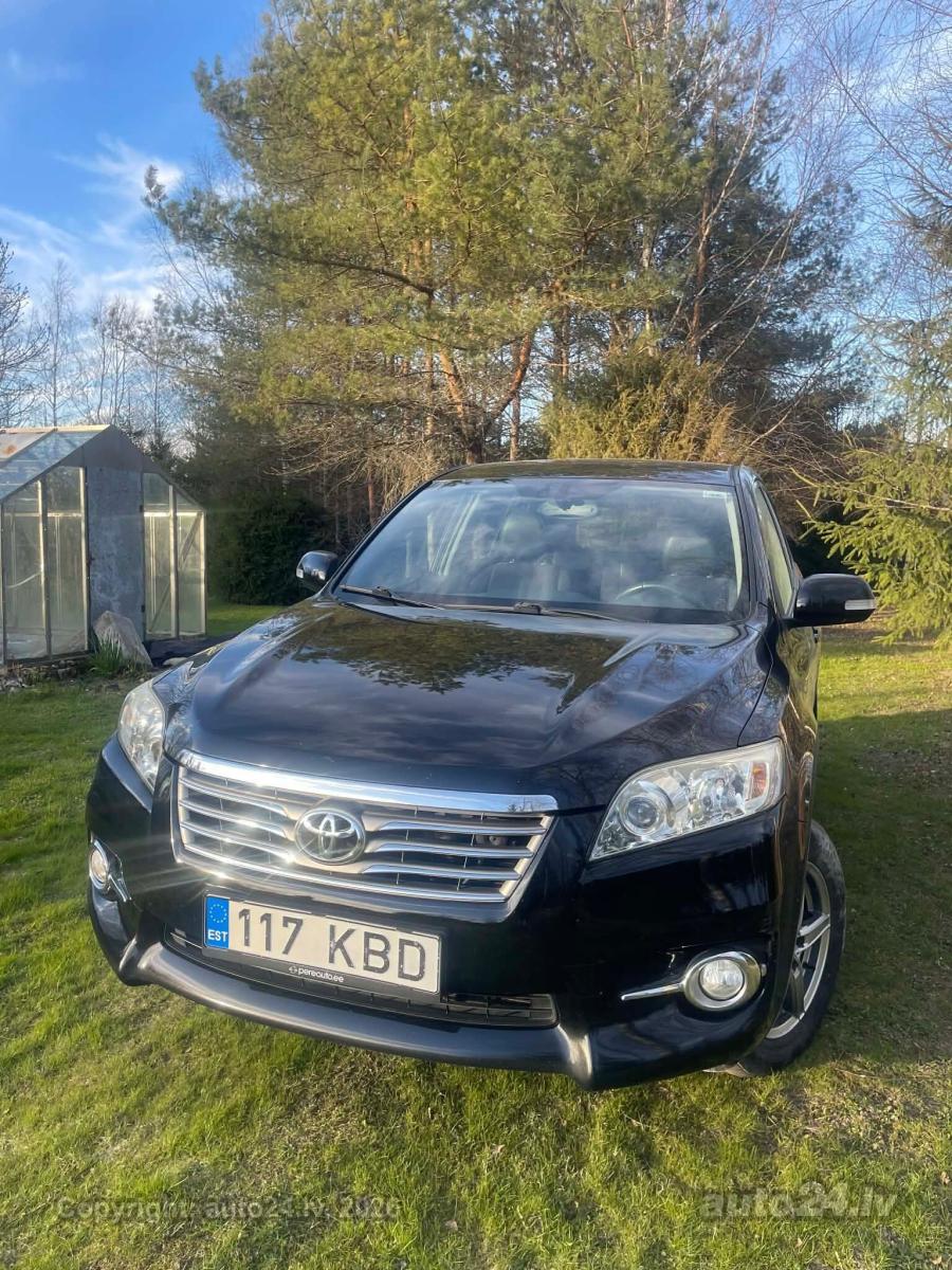 Black Toyota RAV4 2011 in Paide, with an engine capacity of 2.20 L and mileage of 265 thousand km for 8000 €, photo 3 on AUTOMOTO.COM.LV