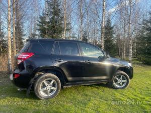 Black Toyota RAV4 2011 in Paide, with an engine capacity of 2.20 L and mileage of 265 thousand km for 8000 €, photo 12 on AUTOMOTO.COM.LV